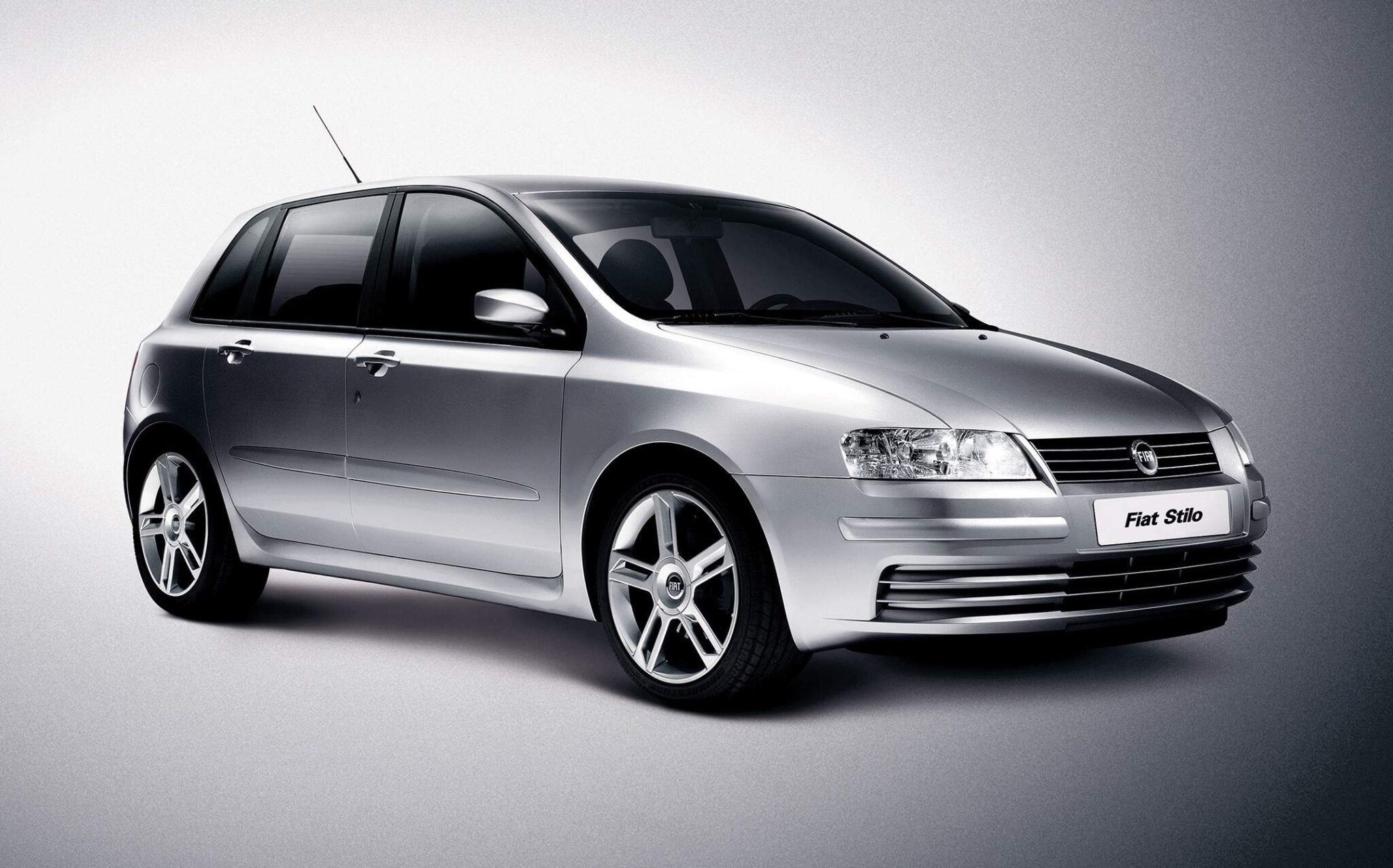 Bonitos por fora, problemáticos por dentro: os 5 carros que mais iludem